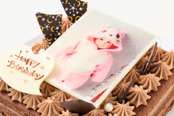 【横浜の人気店・ナッシュカッツェ】スクエア型フォトチョコ生クリームデコレーションケーキ 11cm（ナッシュカッツェ） | Cake.jp